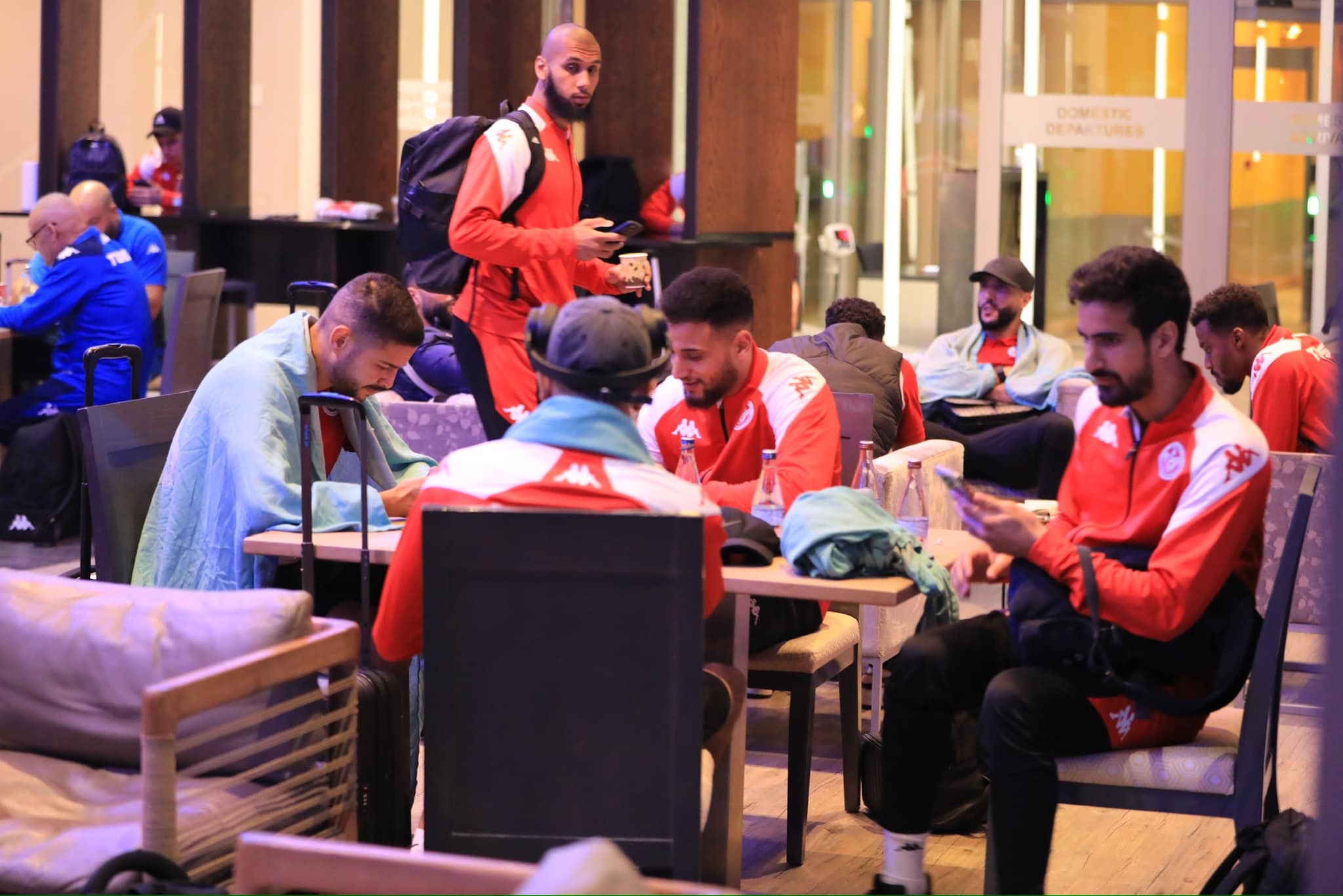 بعثة المنتخب الوطني تصل إلى مدينة جوهانزبورغ (صور+ فيديو) - أفريكان مانجر